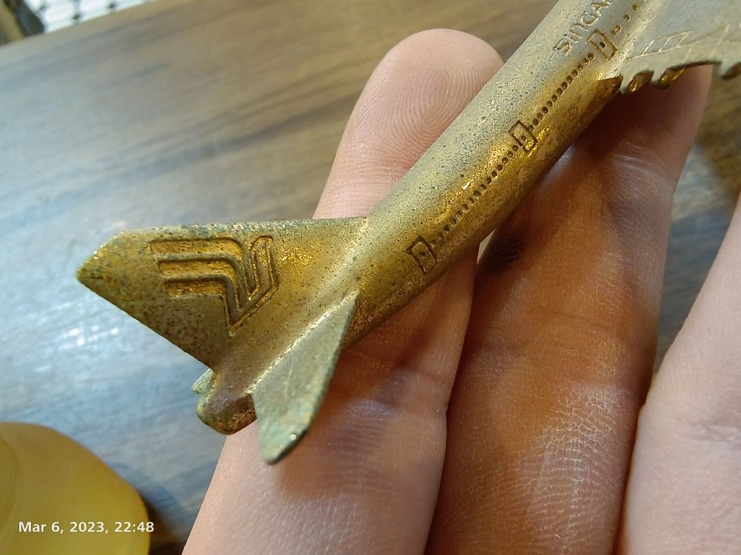 SIA Singapore Airlines metal figurine, Hobbies & Toys, Memorabilia ...