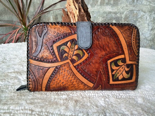 TOOLED WALLET (PROJECT/JUNK/DIY) on Carousell