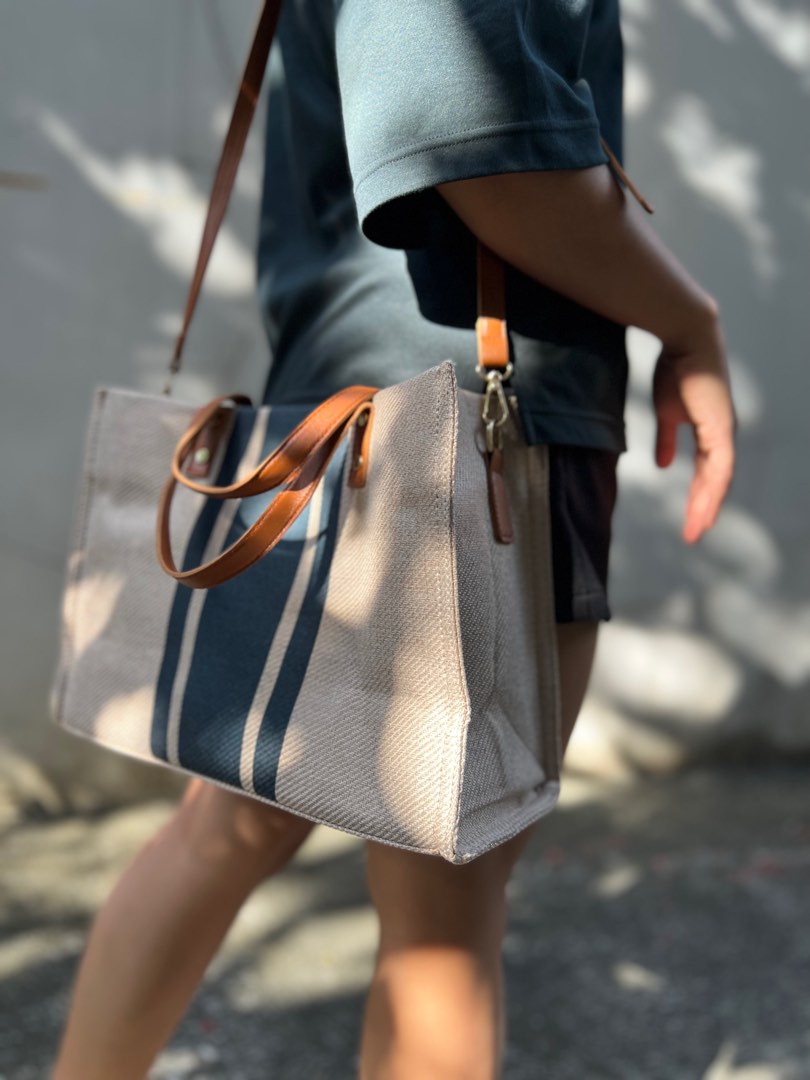 Two way hand/shoulder bag, Women's Fashion, Bags & Wallets, Shoulder ...