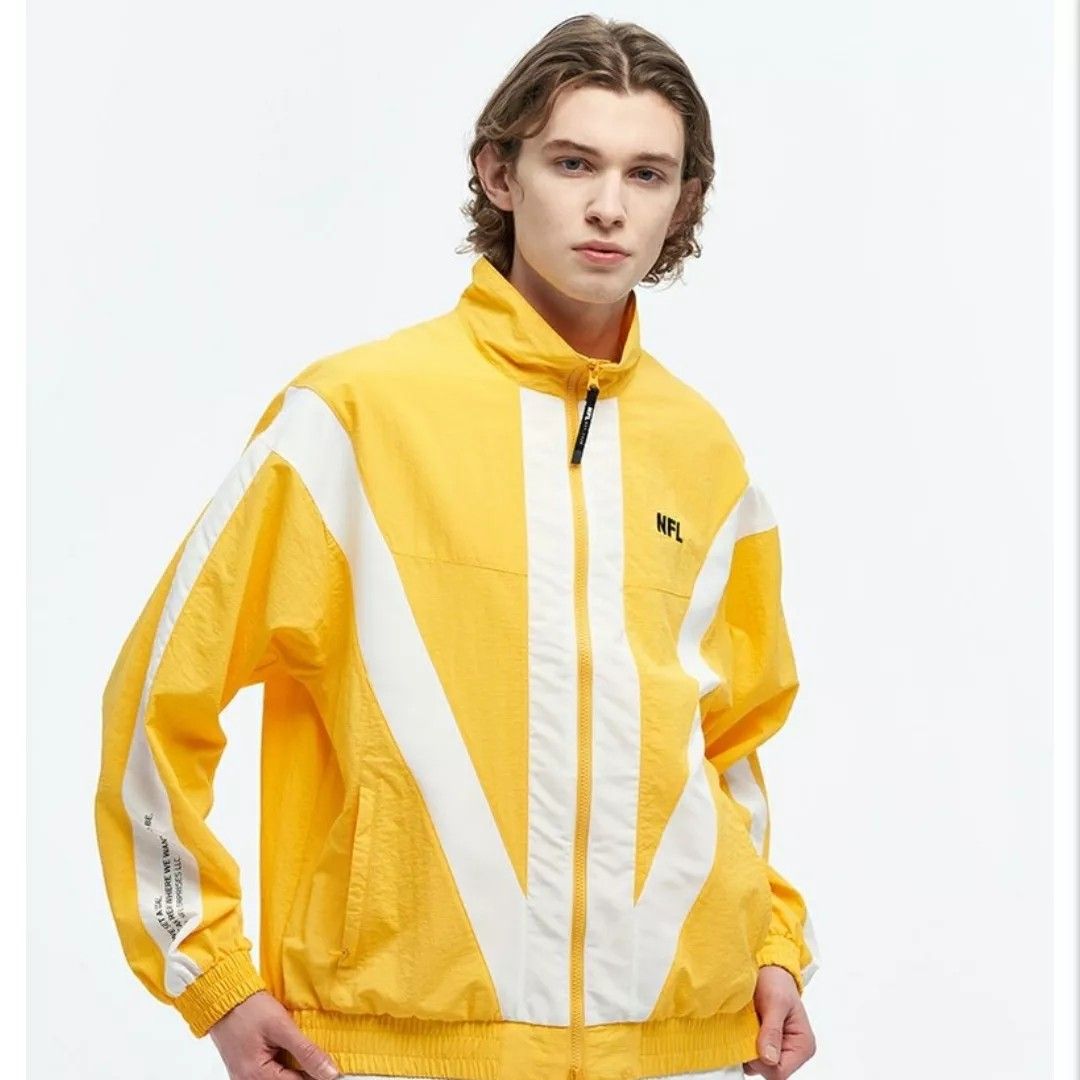 WINBREAKER NFL COPYRIGHT 2021, Fesyen Pria, Pakaian , Atasan di Carousell