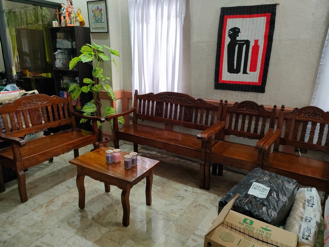 Wood sala set on Carousell