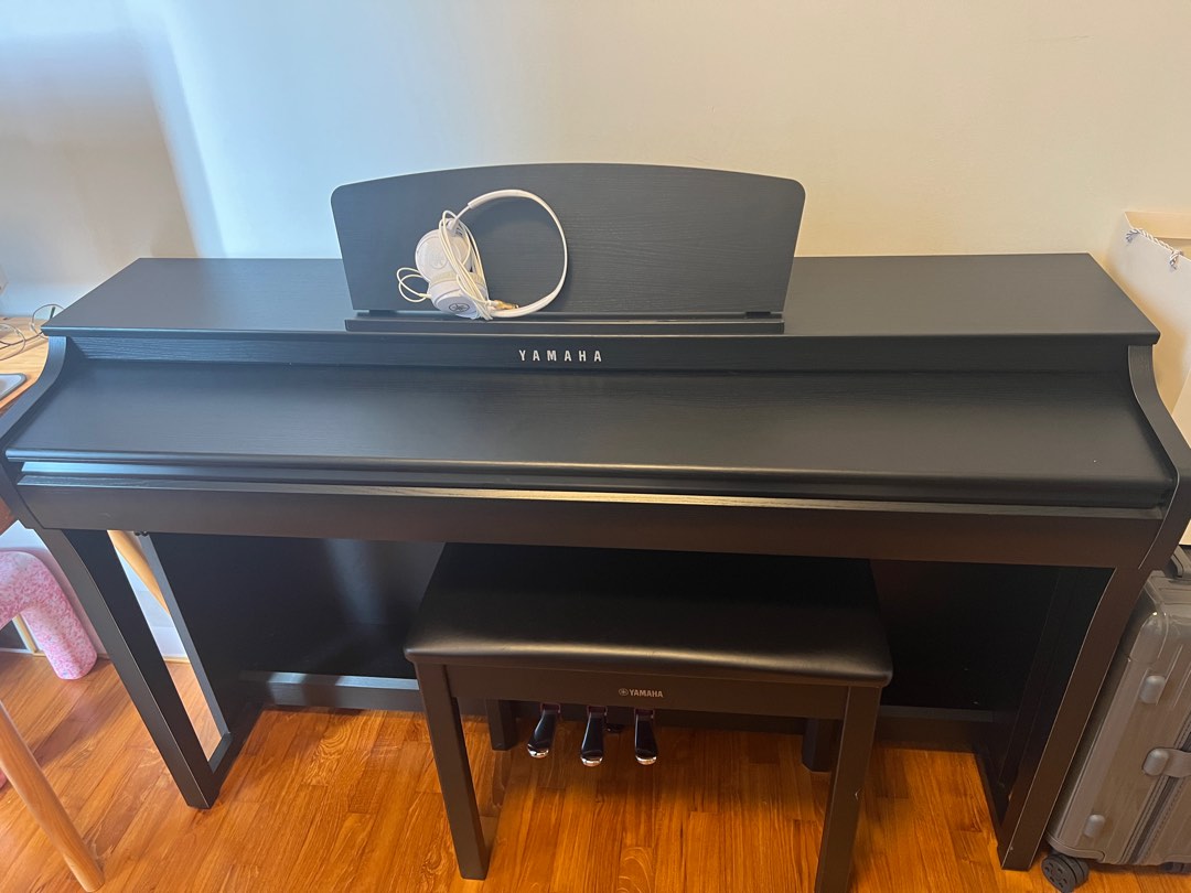 YAMAHA digital piano CLP 725, Hobbies & Toys, Music & Media, Musical ...