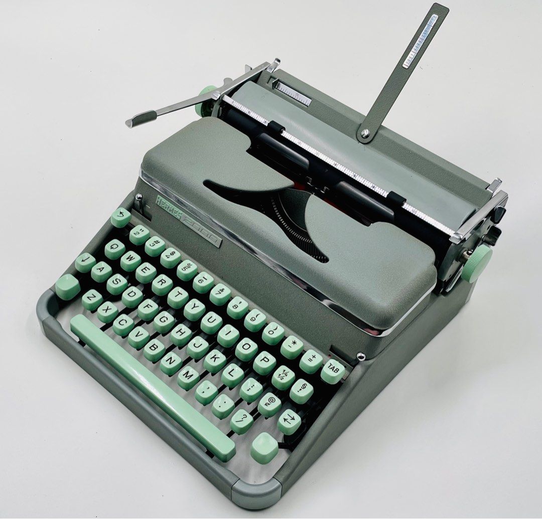 1958 Hermes 2000 typewriter, 興趣及遊戲, 收藏品及紀念品, 古董收藏 - Carousell