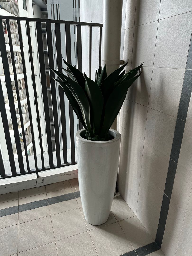 1m tall vase.. diameter around 25cm at opening, Furniture & Home Living ...