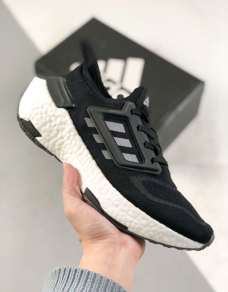 ADIDAS ULTRABOOST 22 UB LIGHT ORIGINAL BNIB, Fesyen Pria, Sepatu ...