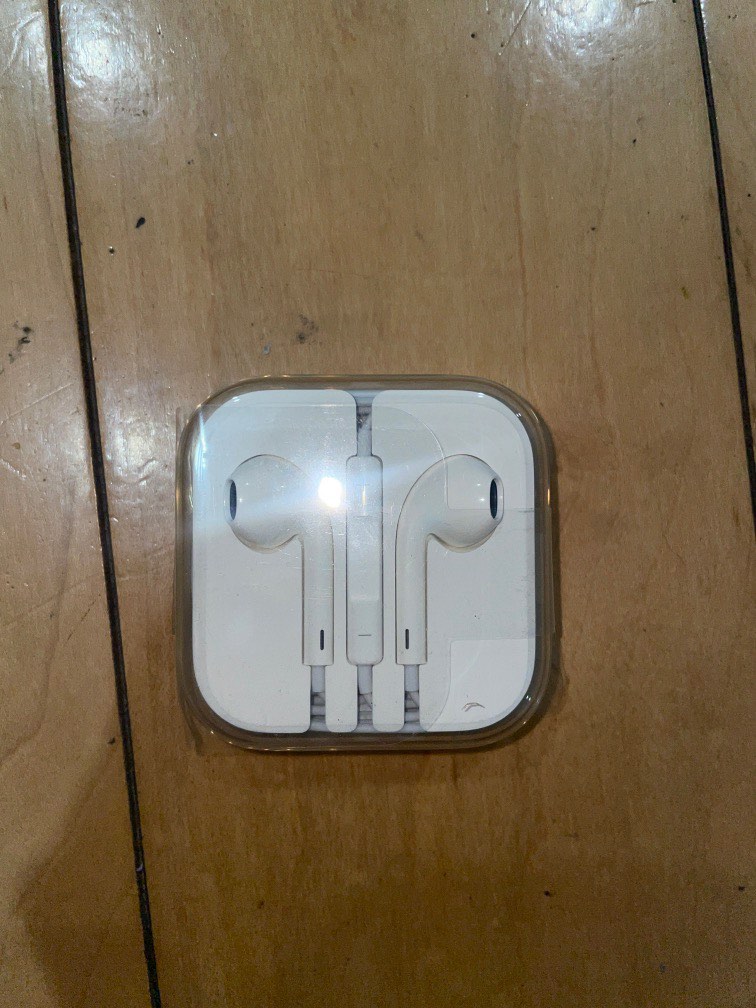 Brand New Apple Earpods 3.5mm headphone plug on Carousell
