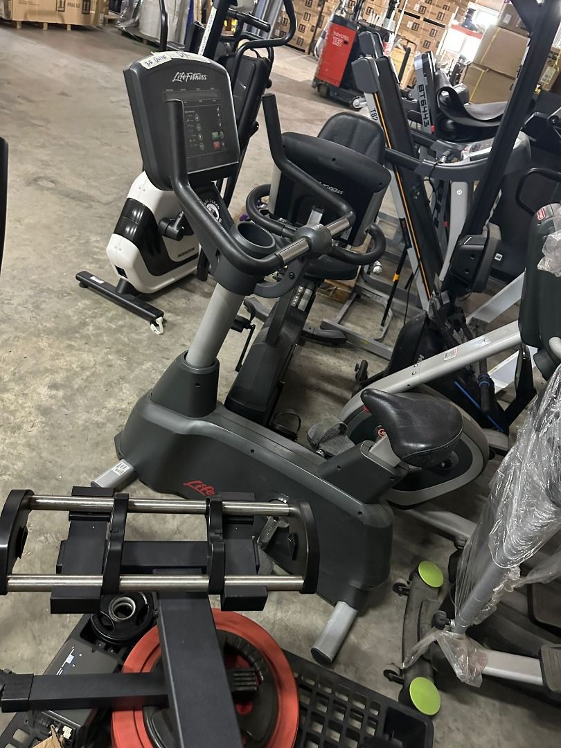 (Certified Pre-owned) Life Fitness Activate Series Upright Bike, Sports ...