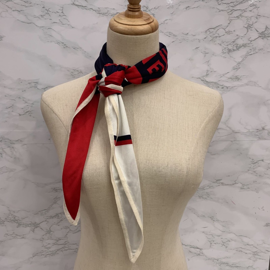 CHANEL MULTICOLOUR SILK TRIANGLE SCARF 237005428 AL, Women's Fashion ...