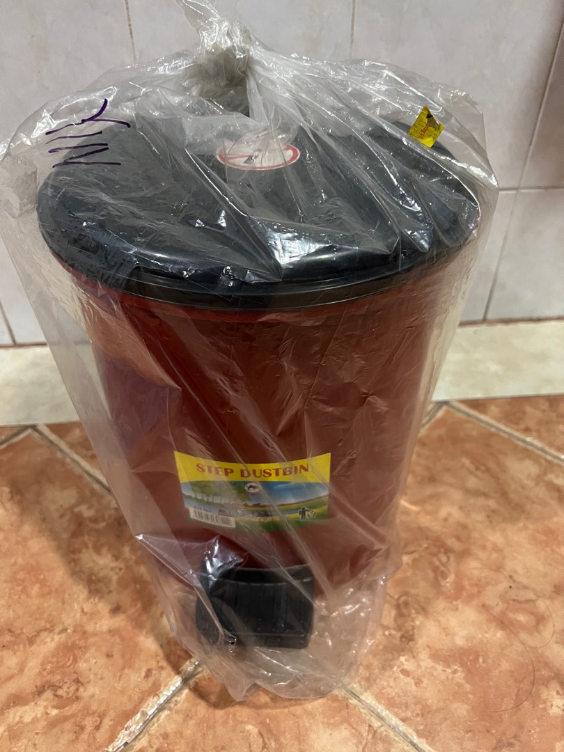 Dust bin, Furniture & Home Living, Cleaning & Homecare Supplies, Waste ...