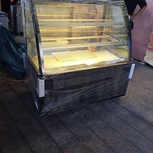 FLOOR TYPE CAKE CHILLER on Carousell