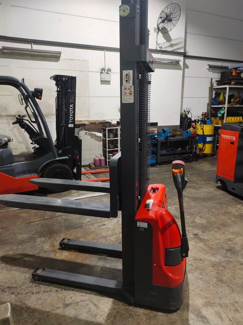 Fully Electric Stacker, Cars, Other Vehicles on Carousell