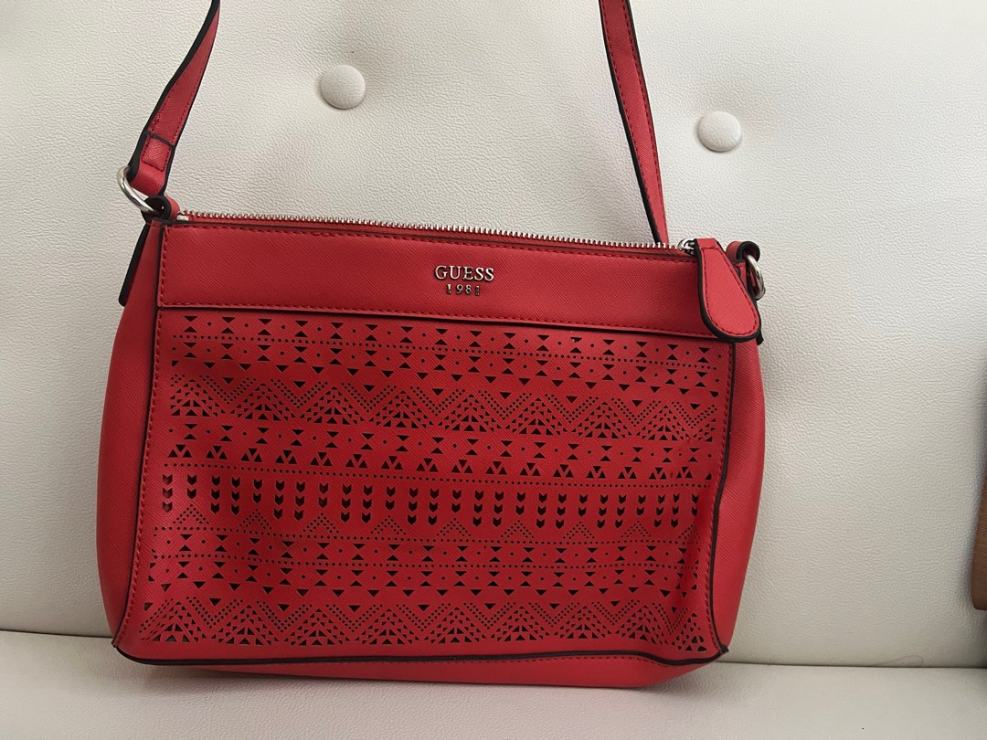 Guess crossbody bag, Women's Fashion, Bags & Wallets, Cross-body Bags ...