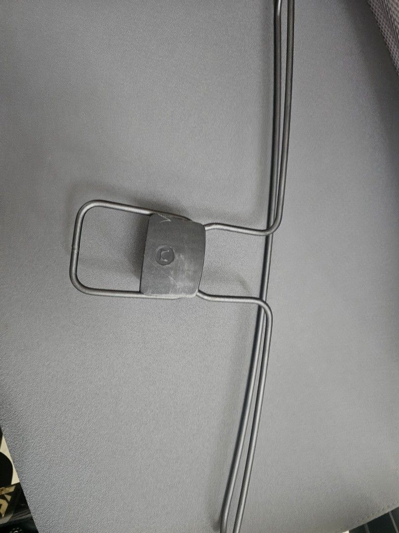 Herman Miller Aeron Chair coat hanger, 傢俬＆家居, 傢俬, 椅子 - Carousell