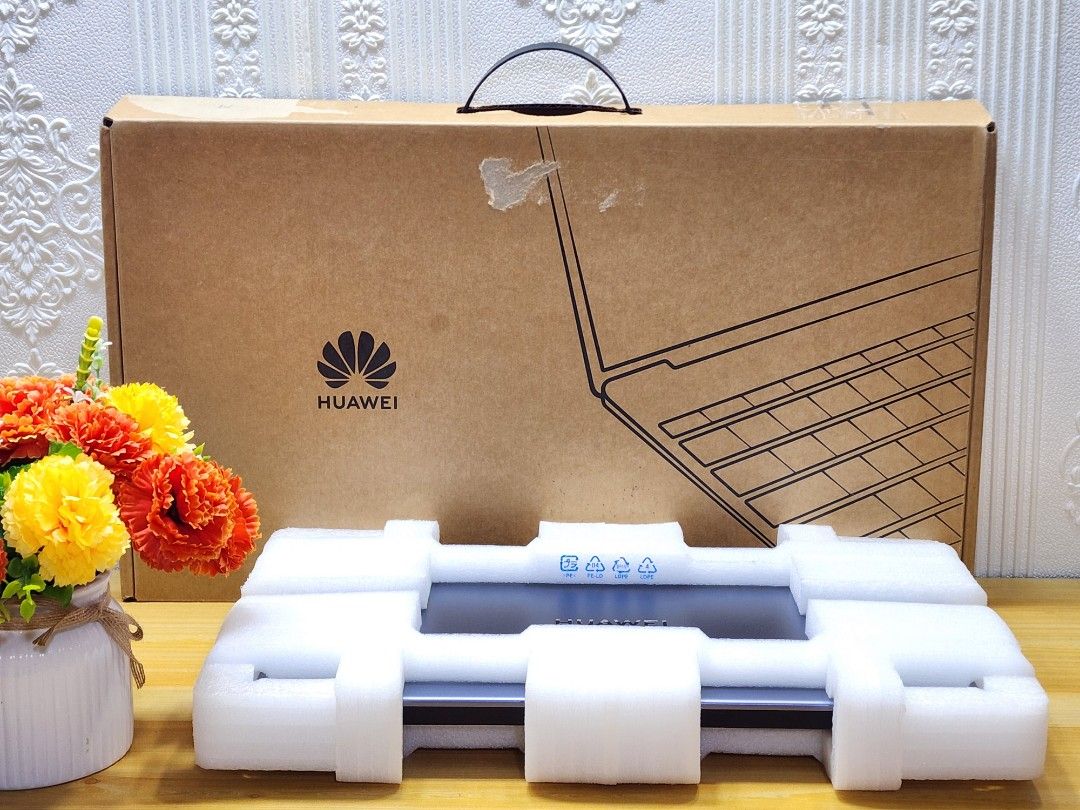 Huawei Matebook BOHK-WAX9X D15 AMD ryzen 5 3500U, 8Gb Ram 512Gb SSD AMD ...