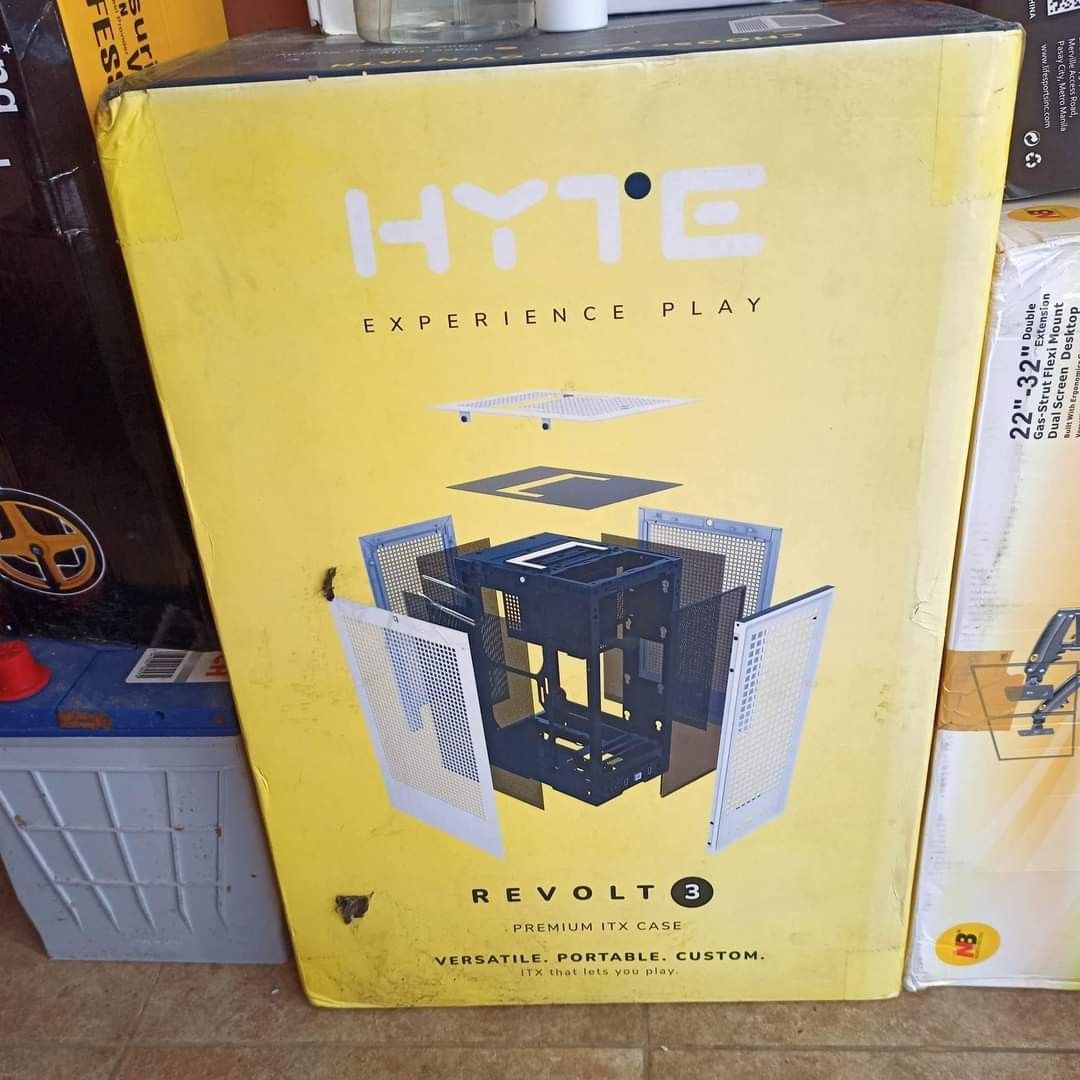 Hyte Revolt 3 ITX case, Computers & Tech, Parts & Accessories, Computer ...