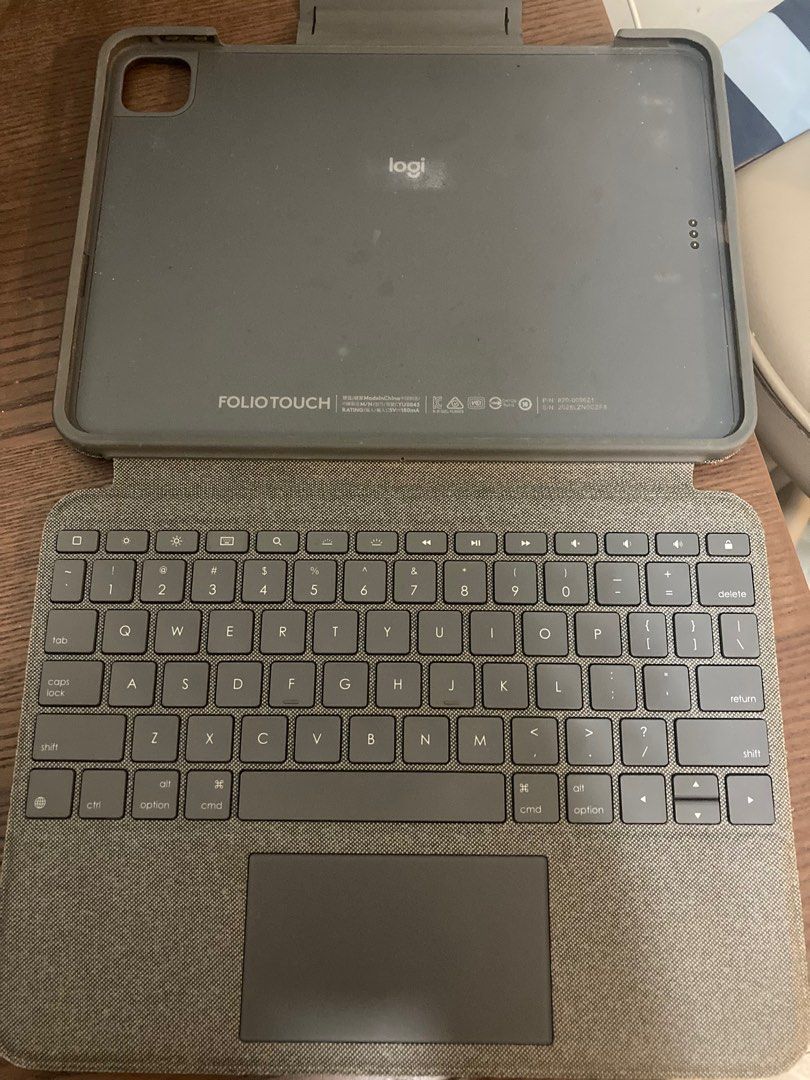 Logitech Folio Touch for iPad Pro 11 inch, 手提電話, 電話＆平板電腦配件, 手機套及手機殻 - Carousell