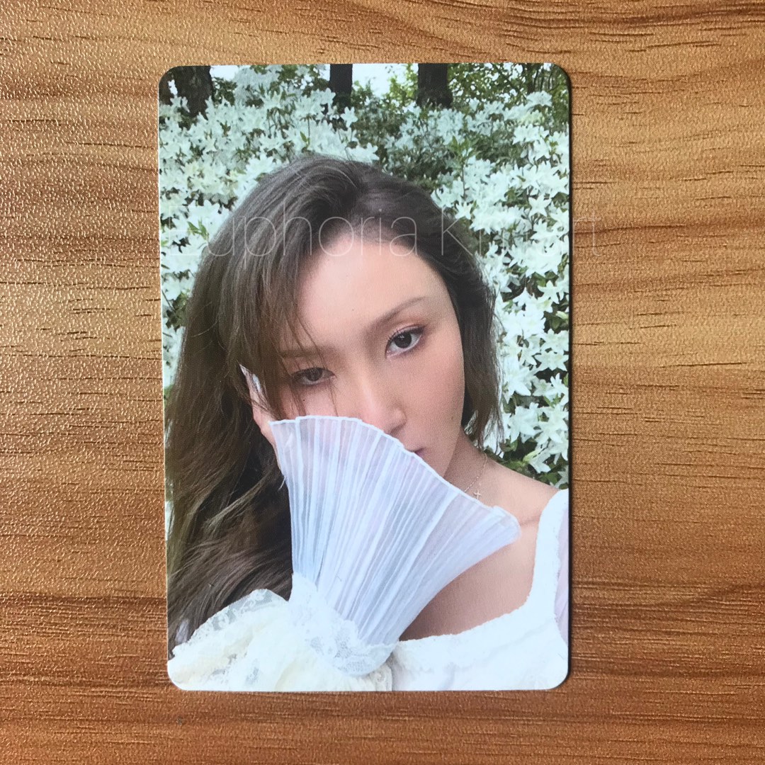 Mamamoo Hwasa WAW Photocard, Hobbies & Toys, Memorabilia & Collectibles ...