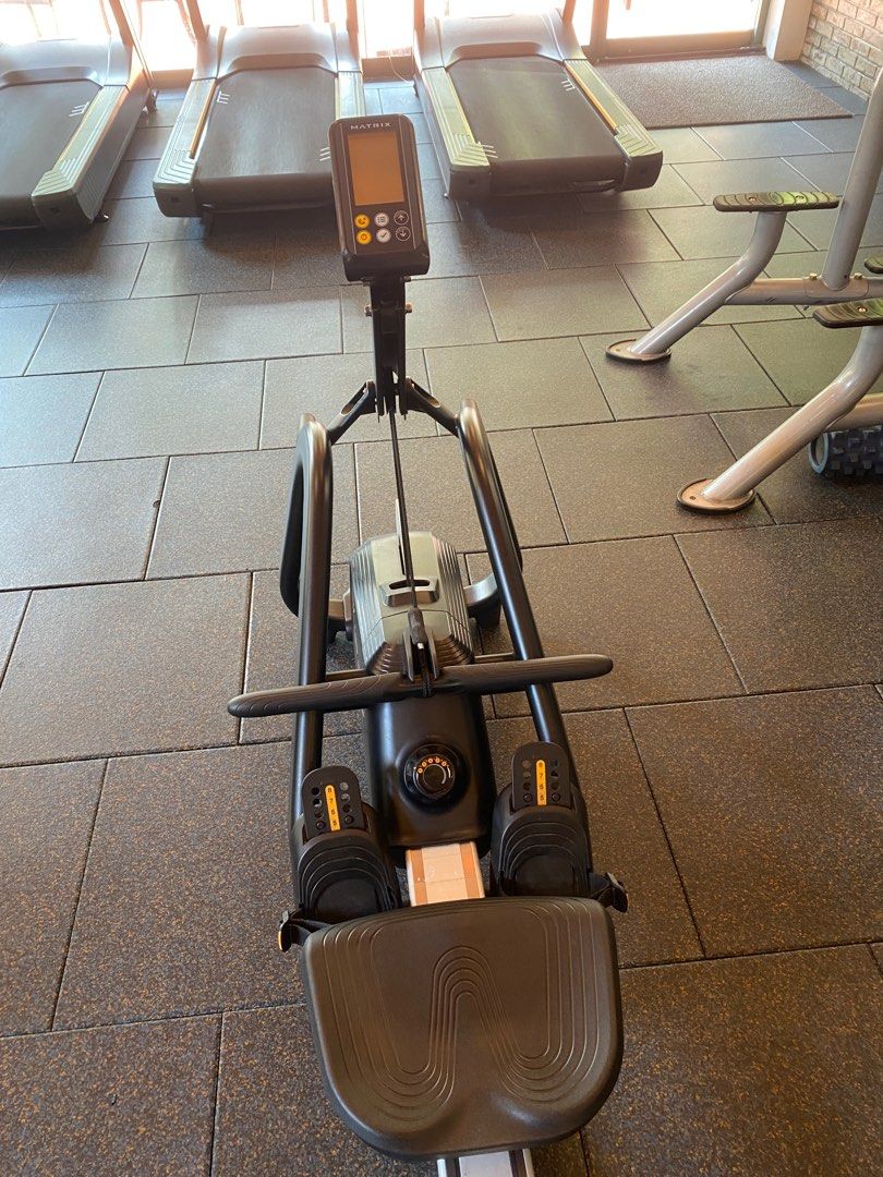 Matrix Rowing Machine, 運動產品, 運動與健身, 運動與健身 - 有氧健身器材 - Carousell
