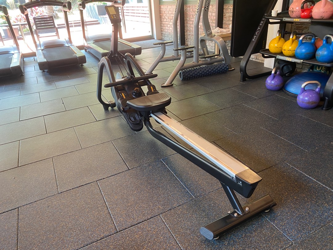 Matrix Rowing Machine, 運動產品, 運動與健身, 運動與健身 - 有氧健身器材 - Carousell