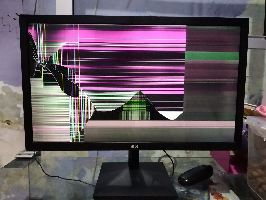 Monitor LG 22 inch layar pecah, Elektronik, Komputer, Lainnya di Carousell