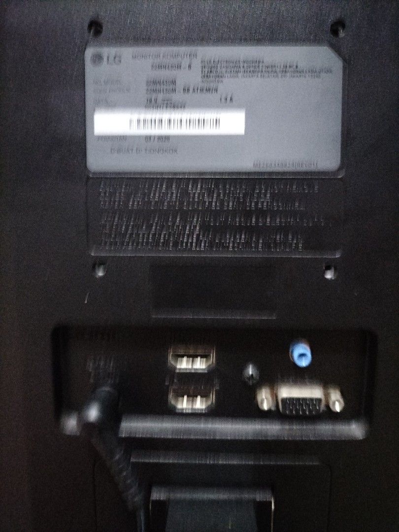Monitor LG 22 inch layar pecah, Elektronik, Komputer, Lainnya di Carousell