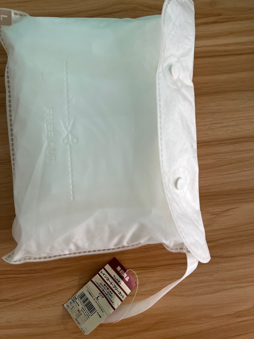 Muji raincoat, Women's Fashion, Coats, Jackets and Outerwear on Carousell