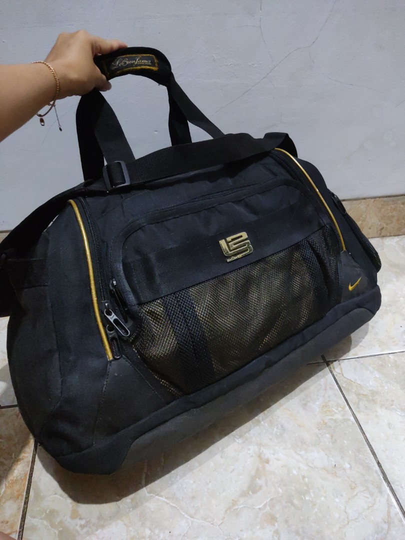 Nike james lebron gym travel bag, Fesyen Pria, Tas & Dompet , Tas ...
