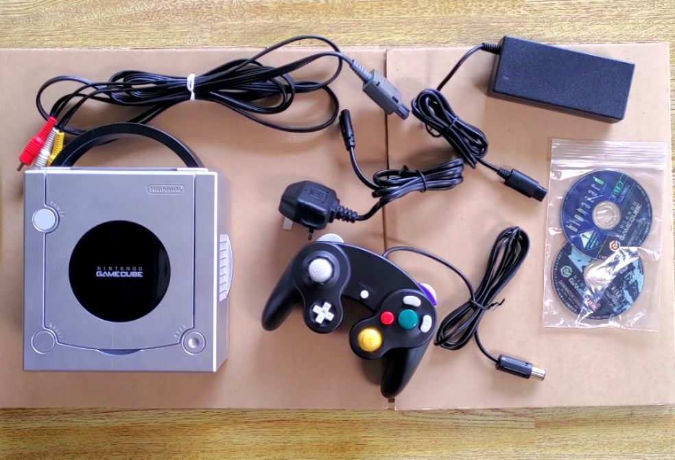 Nintendo GameCube Silver with Free Game, Video Gaming, Video Game ...