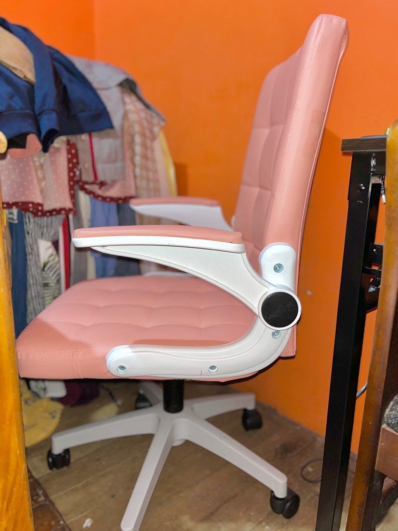 Pink Computer Desk Chair Minimalist Office Chair Good as new Study ...