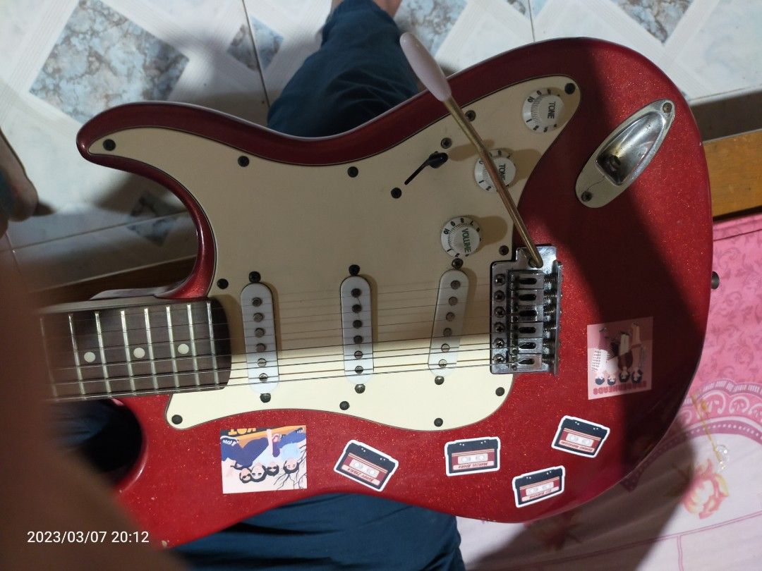 Pulse Stratocaster, Hobbies & Toys, Music & Media, Musical Instruments ...