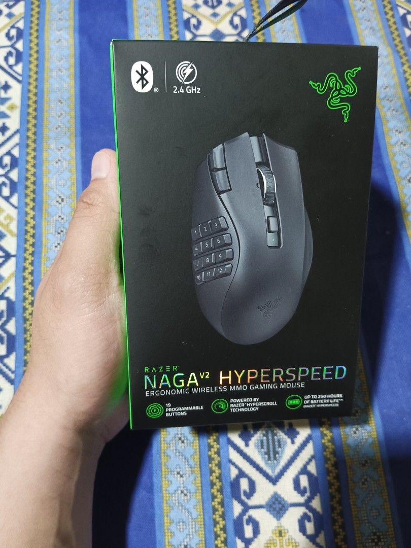 Razer Naga V2 HyperSpeed, Computers & Tech, Parts & Accessories, Mouse & Mousepads on Carousell