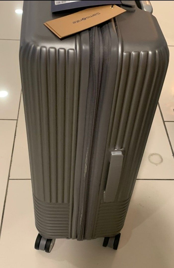 Samsonite Luggage with built-in scale. brand new. fast deal, Hobbies ...