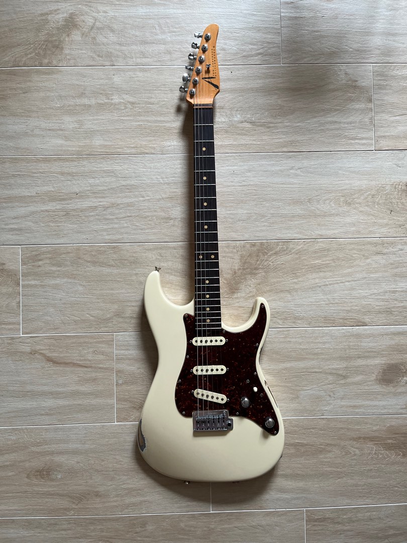 Tom Anderson Classic S in reliced Olympic White, Hobbies & Toys, Music ...