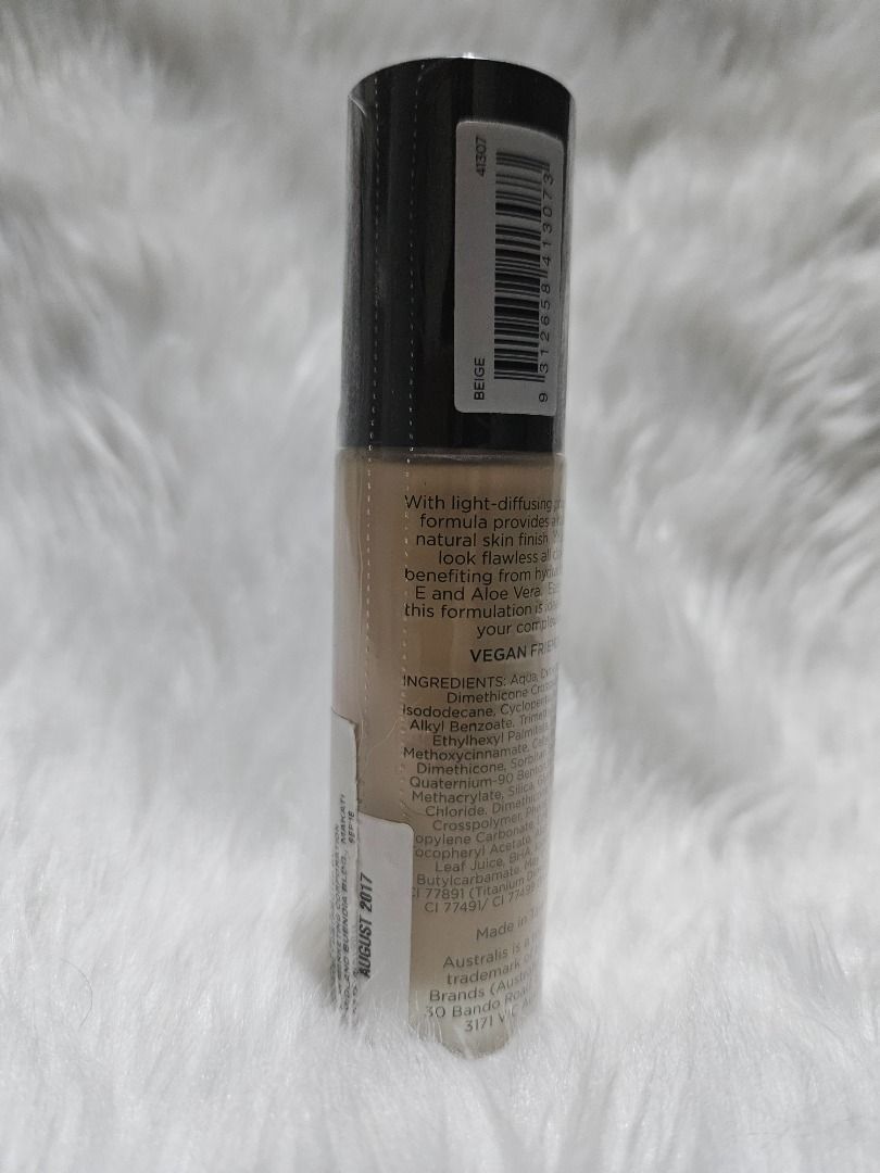 Australis Oh 2 Glow Light Diffusing Foundation | Beige on Carousell