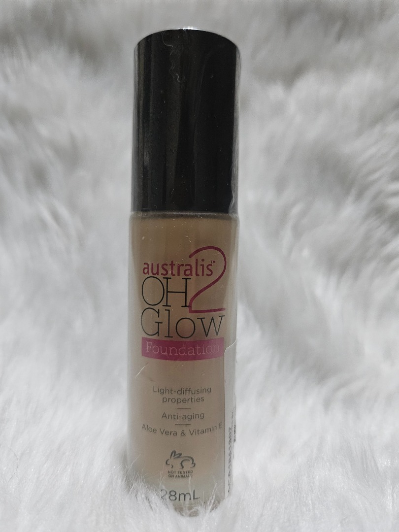 Australis Oh 2 Glow Light Diffusing Foundation | Beige on Carousell