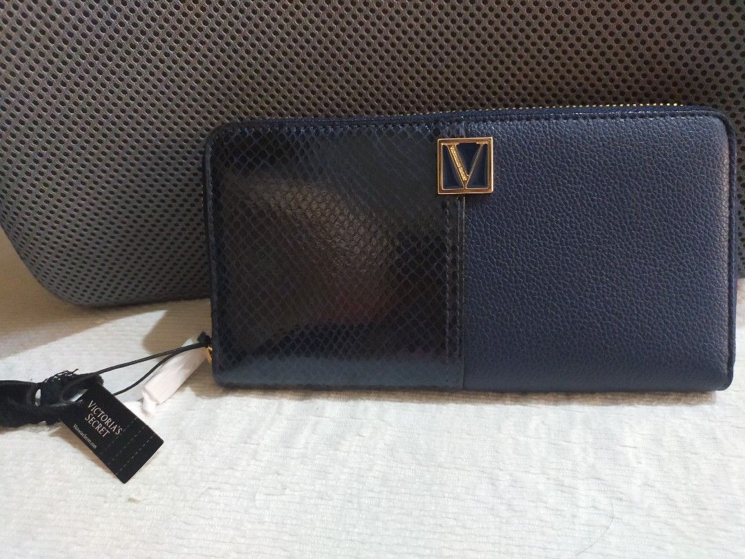 Authentic Victoria's Secret Wallet $44.00, Women's Fashion, Bags ...
