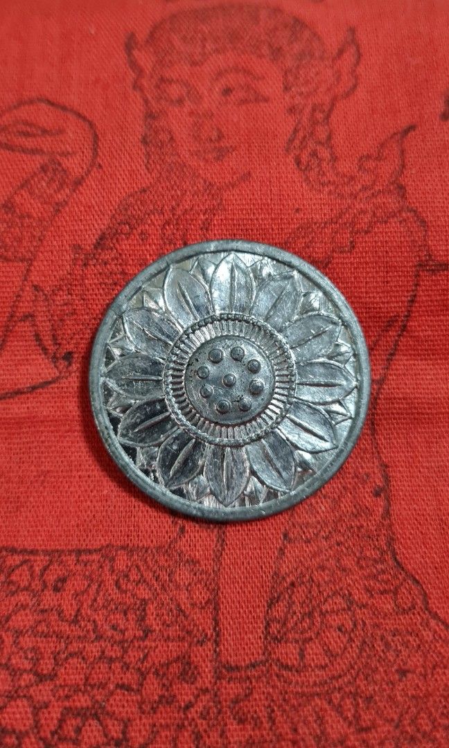 Bua Ban coin, the mystery of Dharma Phra Ajarn Klang Saeng, Wat Khao ...