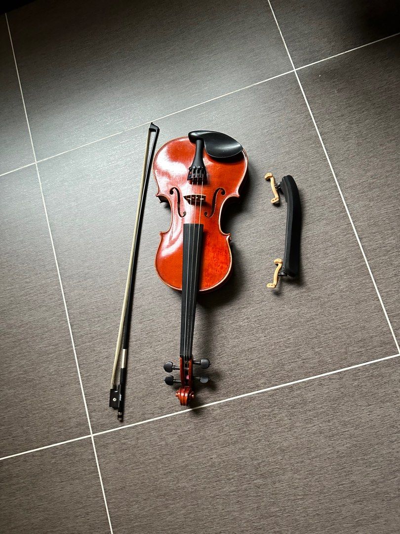 Chamber Classic 102 violin, Hobbies & Toys, Music & Media, Musical ...