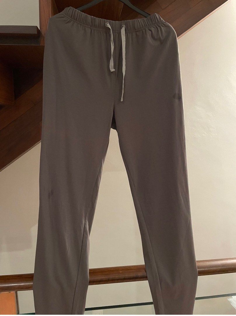 Emirates First Class Pyjamas, Men's Fashion, Tops & Sets, Sleep and ...