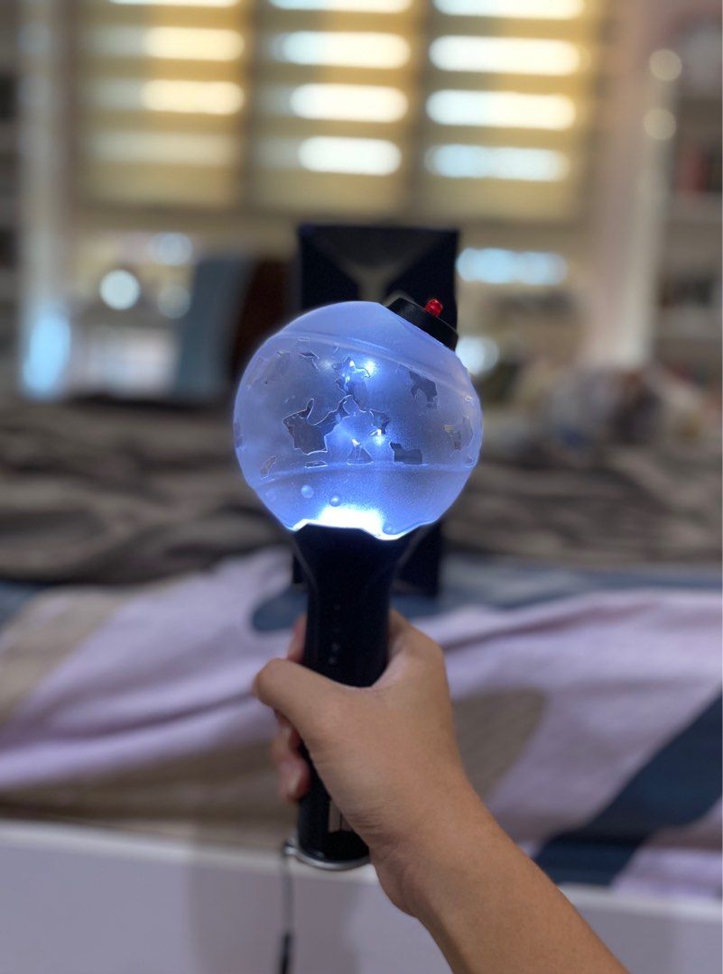 FAKE BTS lightstick, Hobbies & Toys, Memorabilia & Collectibles, K-Wave ...
