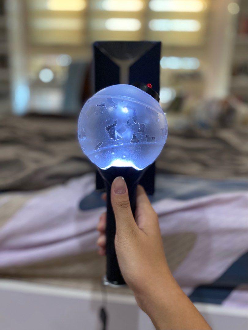 FAKE BTS lightstick, Hobbies & Toys, Memorabilia & Collectibles, K-Wave ...