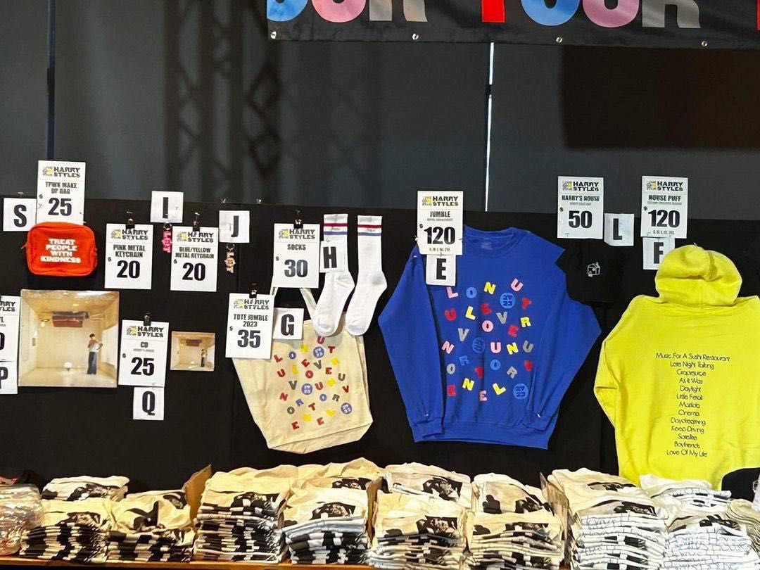 [htb] *LIMITED SLOTS LEFT* HSLOT MERCH HELPER harry styles love on tour ...