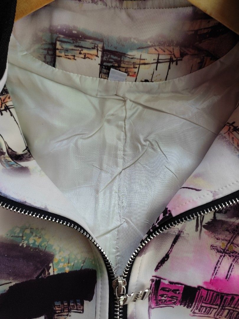 Jaket jacket bomber full print vintage putih, Fesyen Wanita, Pakaian ...