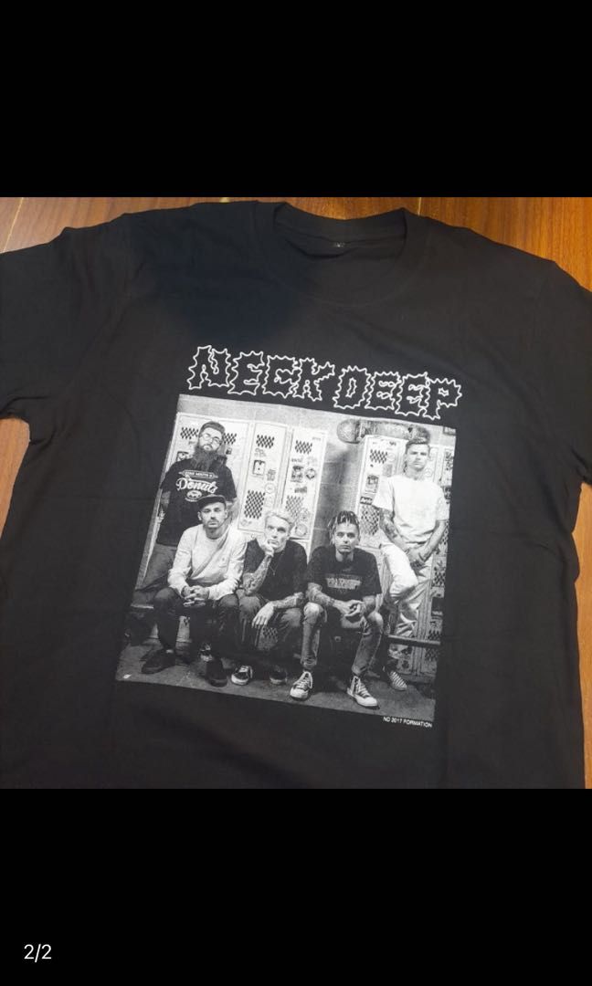 Neck Deep Tshirt, Fesyen Pria, Pakaian , Atasan di Carousell