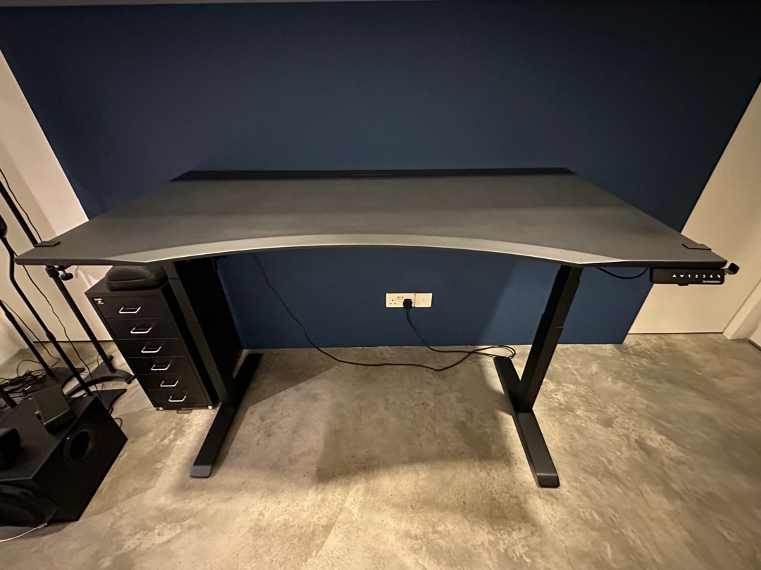 Omnidesk Pro Large, Furniture & Home Living, Furniture, Tables & Sets ...