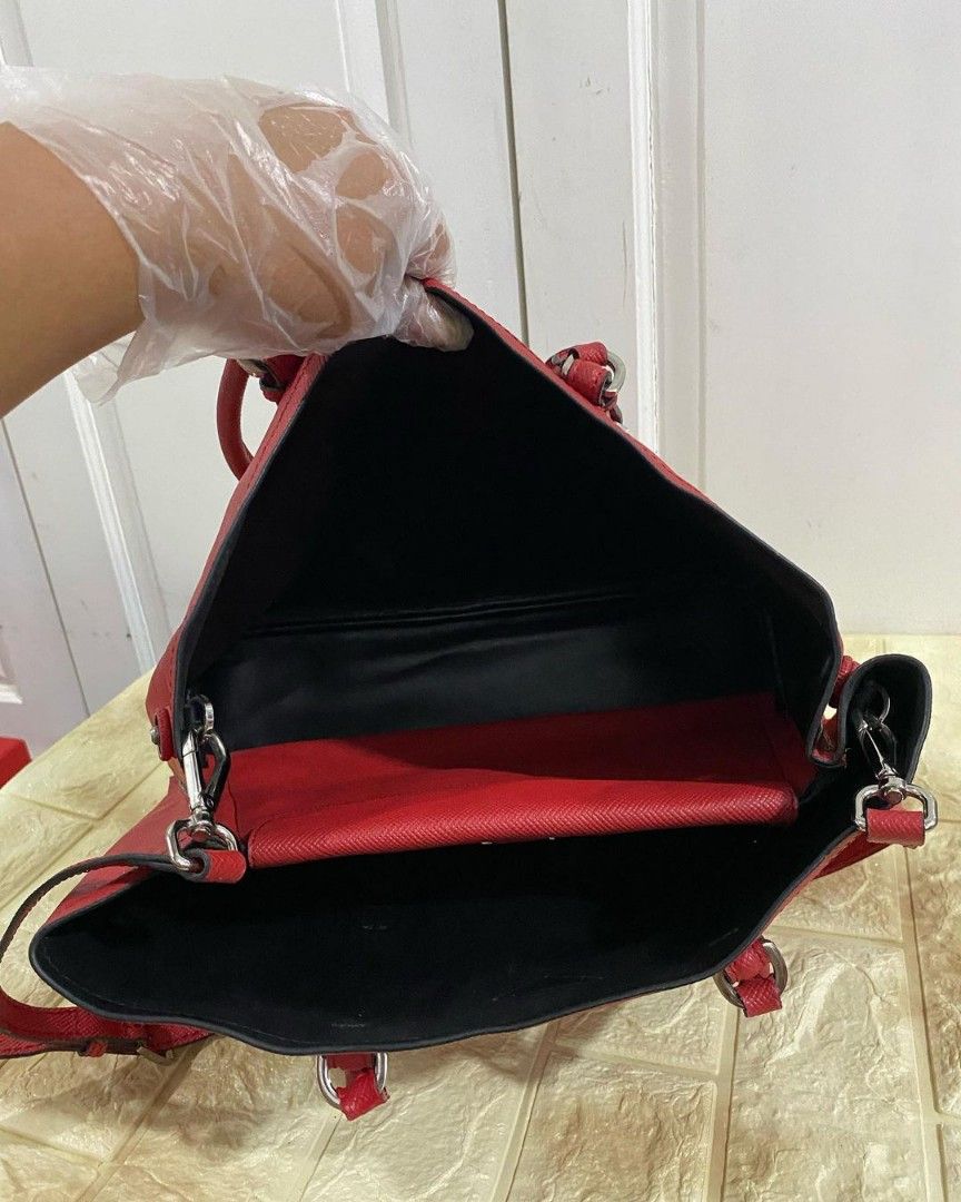 Prada made in Italy full kulit asli, Fesyen Wanita, Tas & Dompet di ...