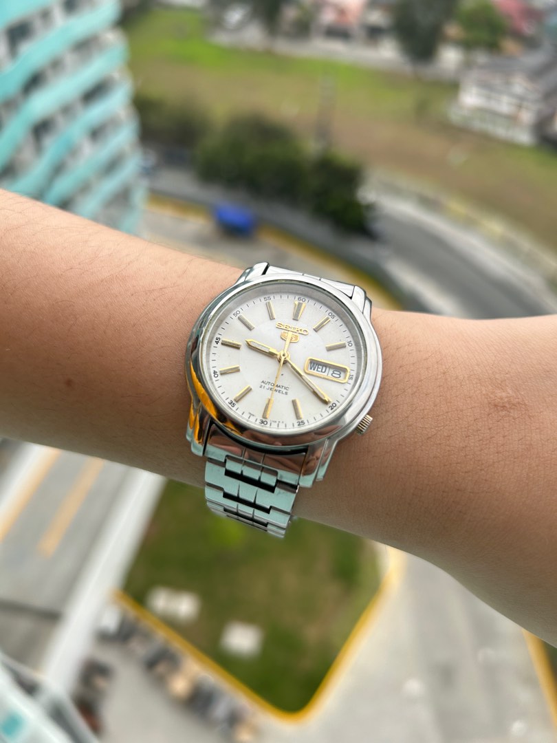 Seiko 5 Automatic White and Gold Dial, Men's Fashion, Watches ...