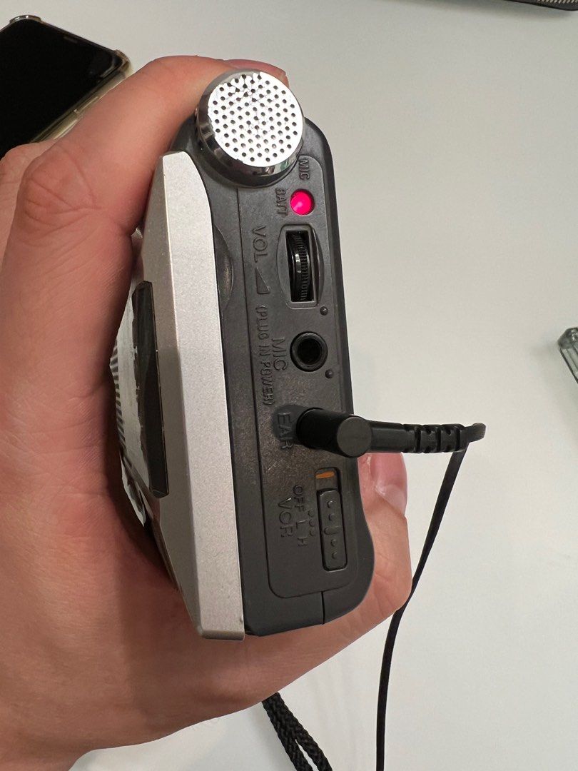 SONY TCM-200DV Standard Cassette Recorder, 音響器材, 錄音機 - Carousell