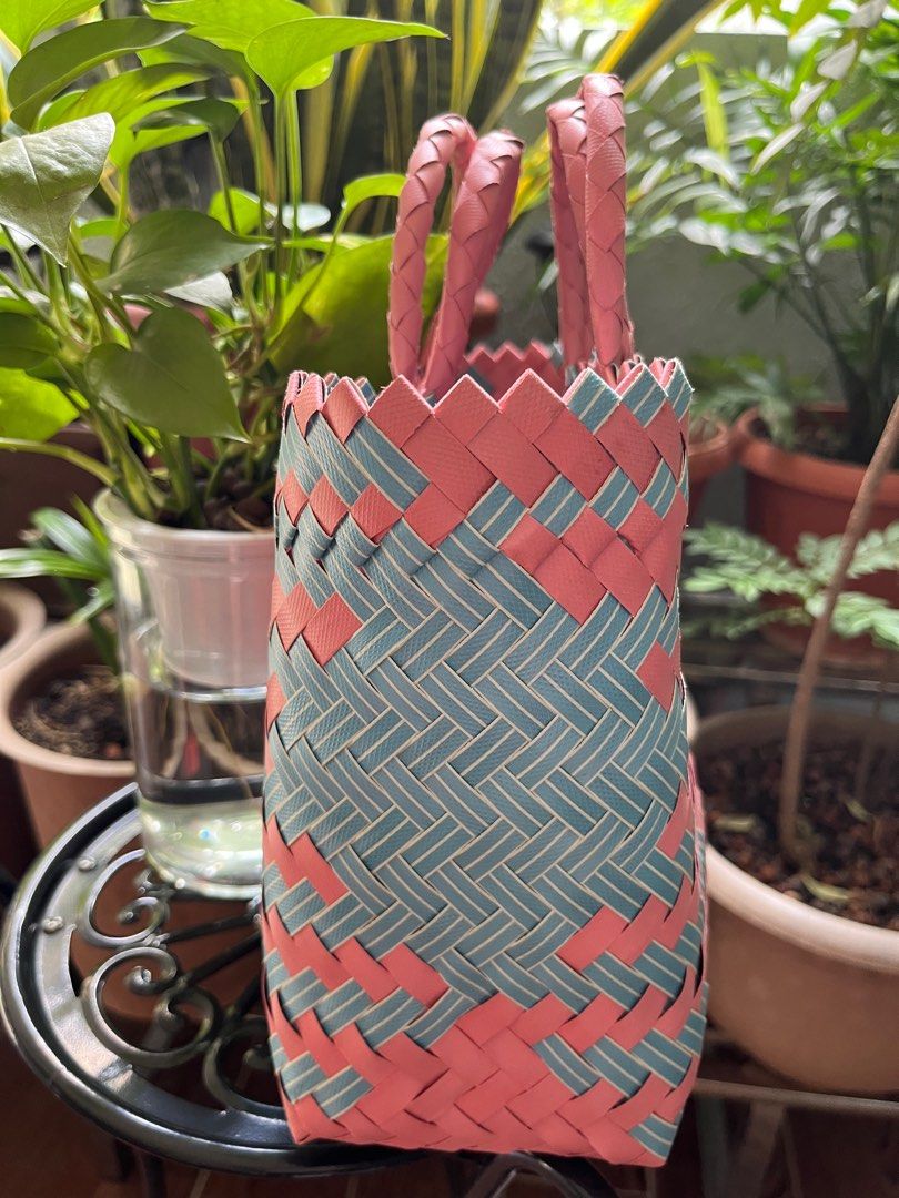 Straw plastic bag pink blue, Everything Else on Carousell