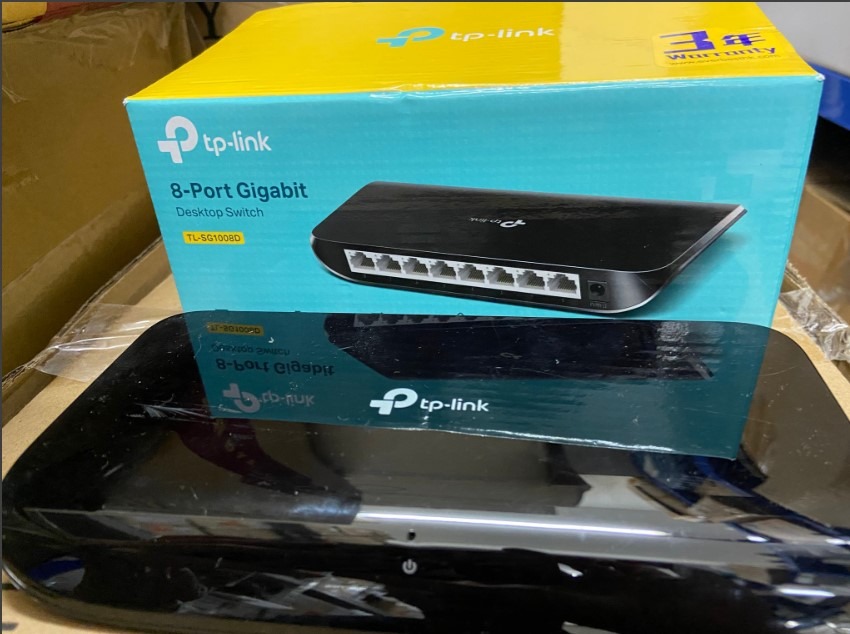 TP-link 8-port gigabit desktop switch TL-SG1008D, 電腦＆科技, 電腦周邊及配件, Wifi及 ...